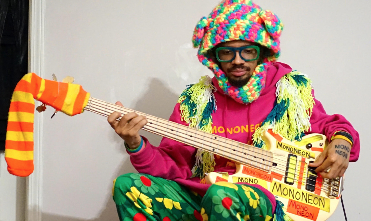 MonoNeon - BASSE EN LIGNE