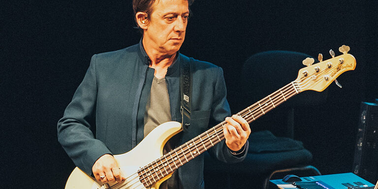 Eric Serra - BASSE EN LIGNE