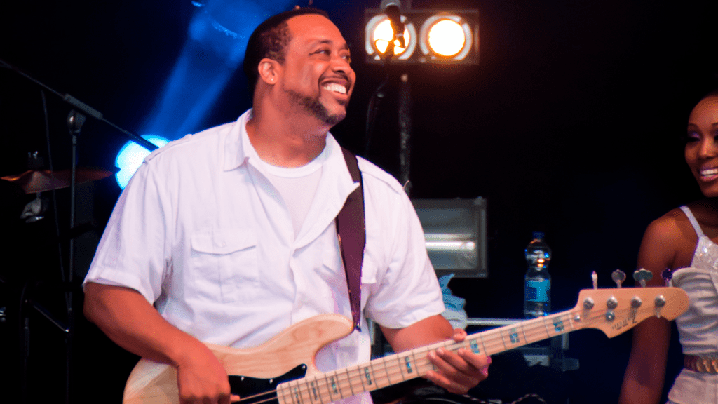 Jerry Barnes - BASSE EN LIGNE